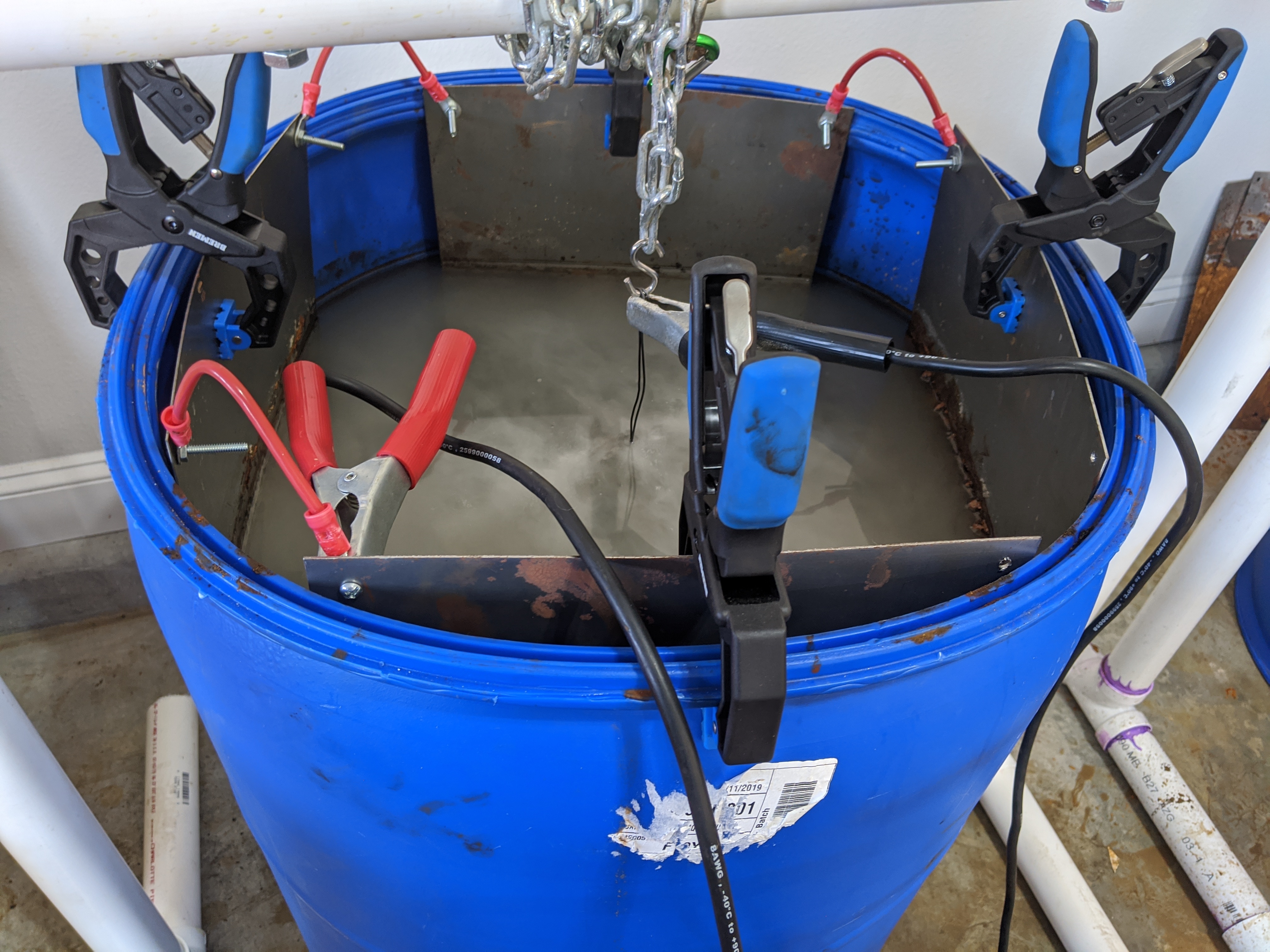 Restoring Cast Iron Pans part 4: Building a 55 gallon electrolysis tank ...
